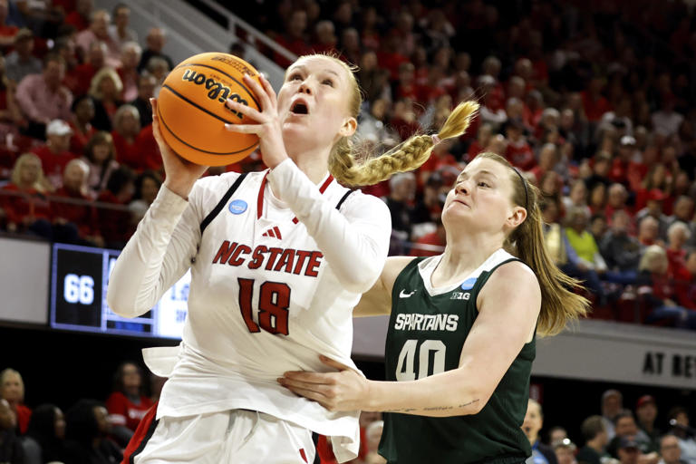 The best photos from Monday’s NCAA women’s tournament