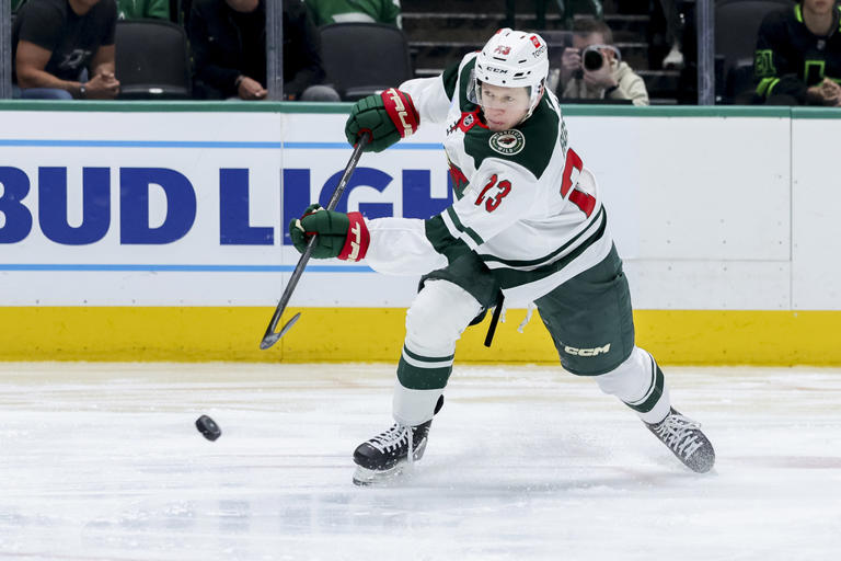 Jake Oettinger stops 32 shots, Stars score twice in a minute to beat ...