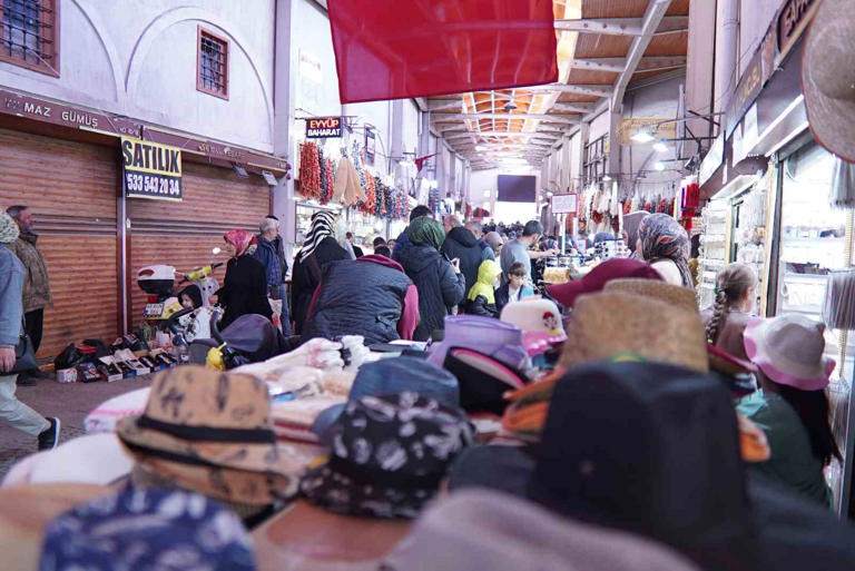 Tarihi Kapalı Çarşı’da bayram hareketliliği