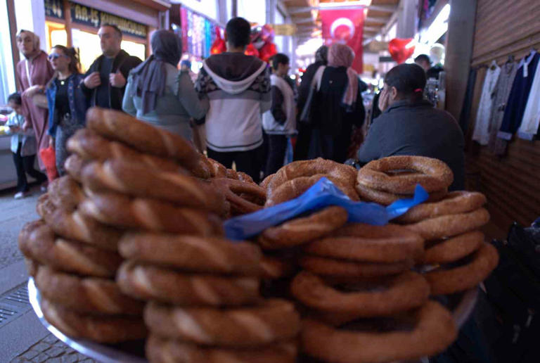 Tarihi Kapalı Çarşı’da bayram hareketliliği