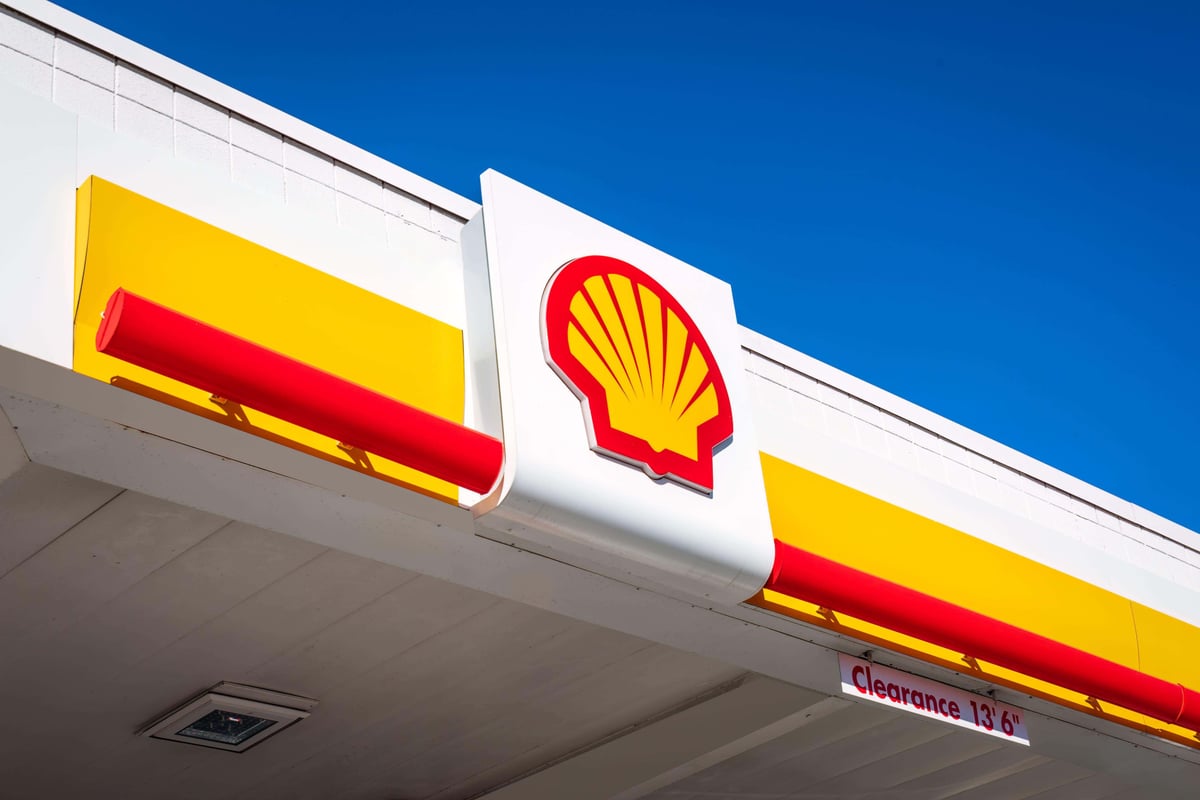 Shell boss sees pay jump as group vows to boost investor returns on ...
