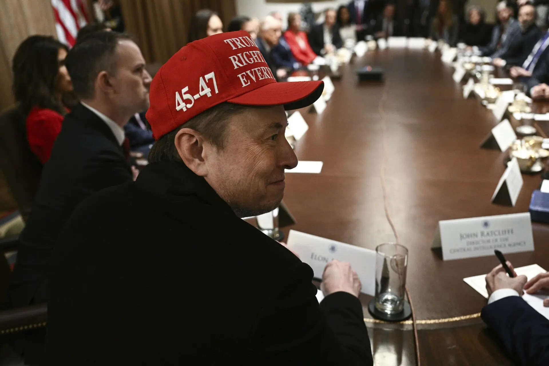 Elon Musk dons new MAGA hat with greatest message for Trump at cabinet ...