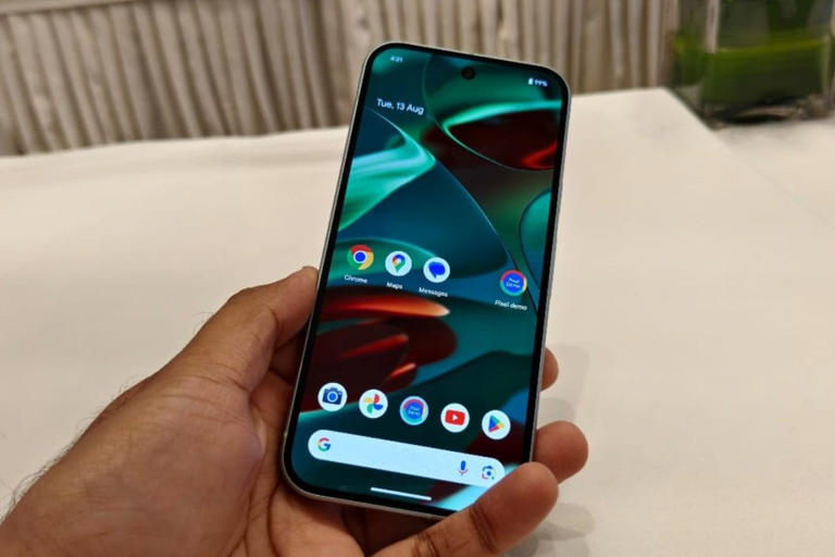 Android 17 update could bring blur-like transparent UI for Pixel phones