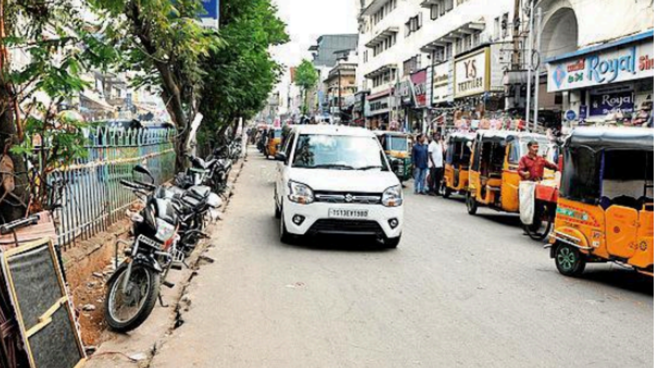 Motorists at wits' end at Hyderabad's Madina market