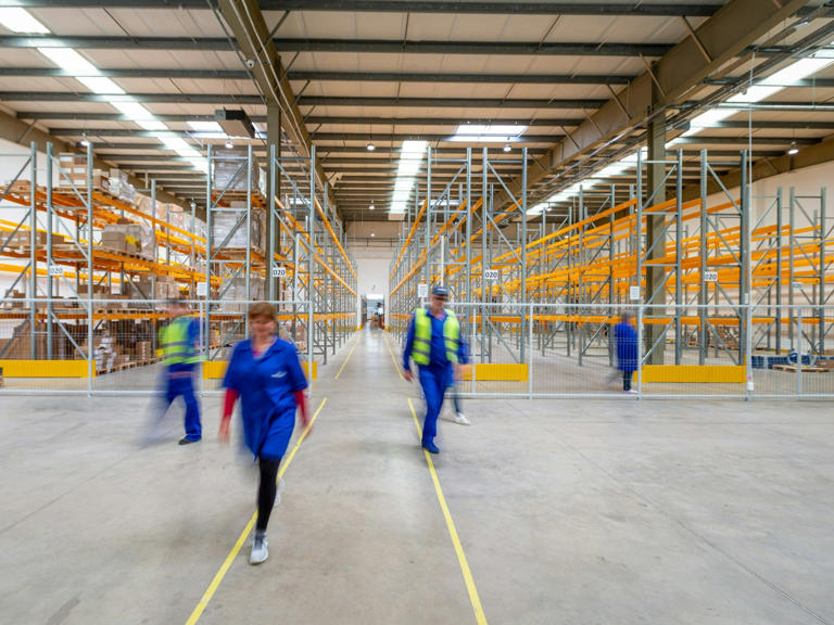 Intratna praca w magazynie Lidla i Biedronki. Zarobki ponad 5 tys. zł na rękę i benefity