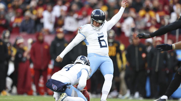 The 5 O’Clock Club: Why is Nick Folk still an unsigned free agent?