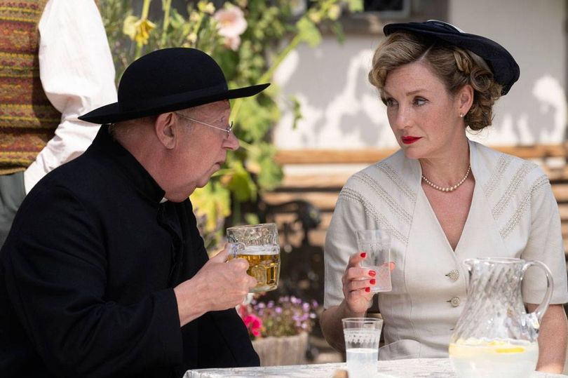 Father Brown star Nancy Carroll's offscreen life from actor husband to ...