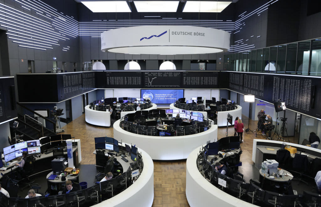 Global Stocks Slump as Trump Says U.S. Will Start Sending Tariff ...