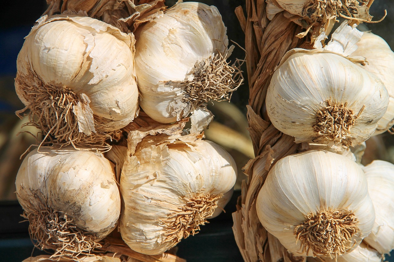 Why French Chefs Never Use Garlic Like This