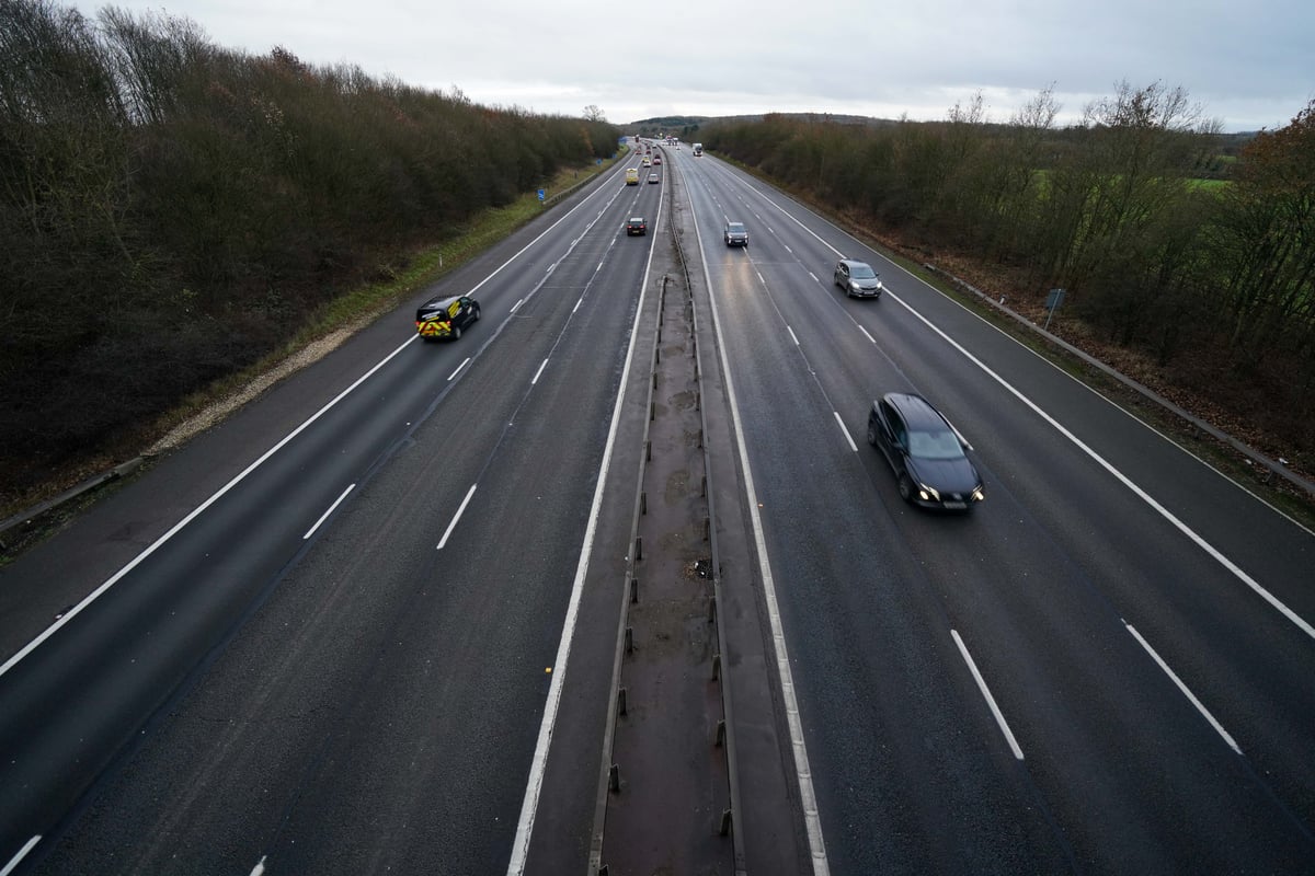 M40 crash: Two people killed in horror smash with motorway section to ...