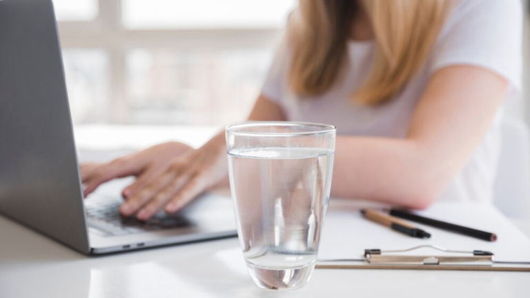 Workplace Dehydration: How It Harms Your Kidneys and Affects Your Health
