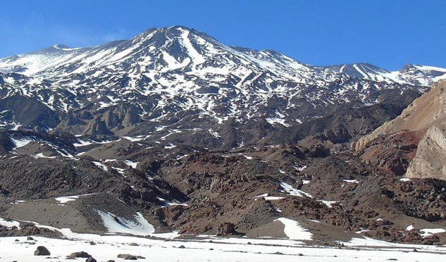 A sólo 75 km de Santiago, ¿qué tan peligroso es el volcán Tupungatito y ...
