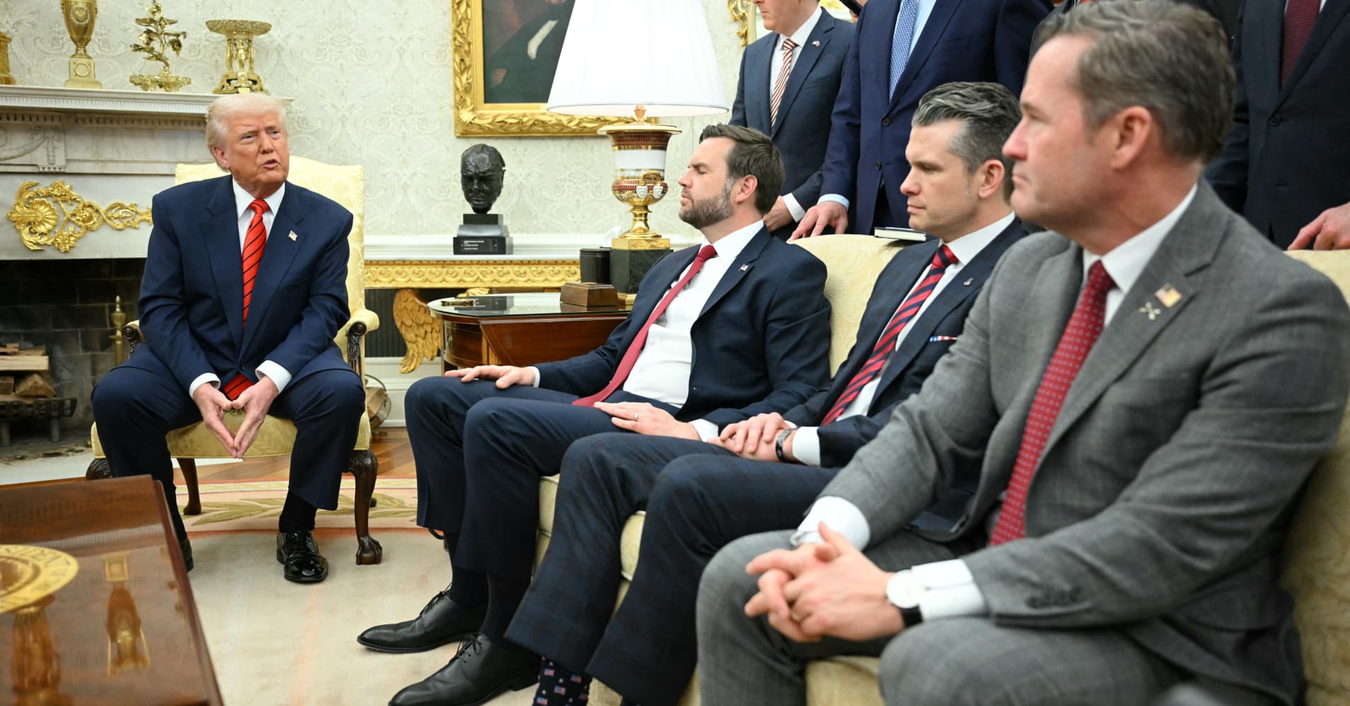 Trump defends advisor Mike Waltz for Signal texts to reporter about ...