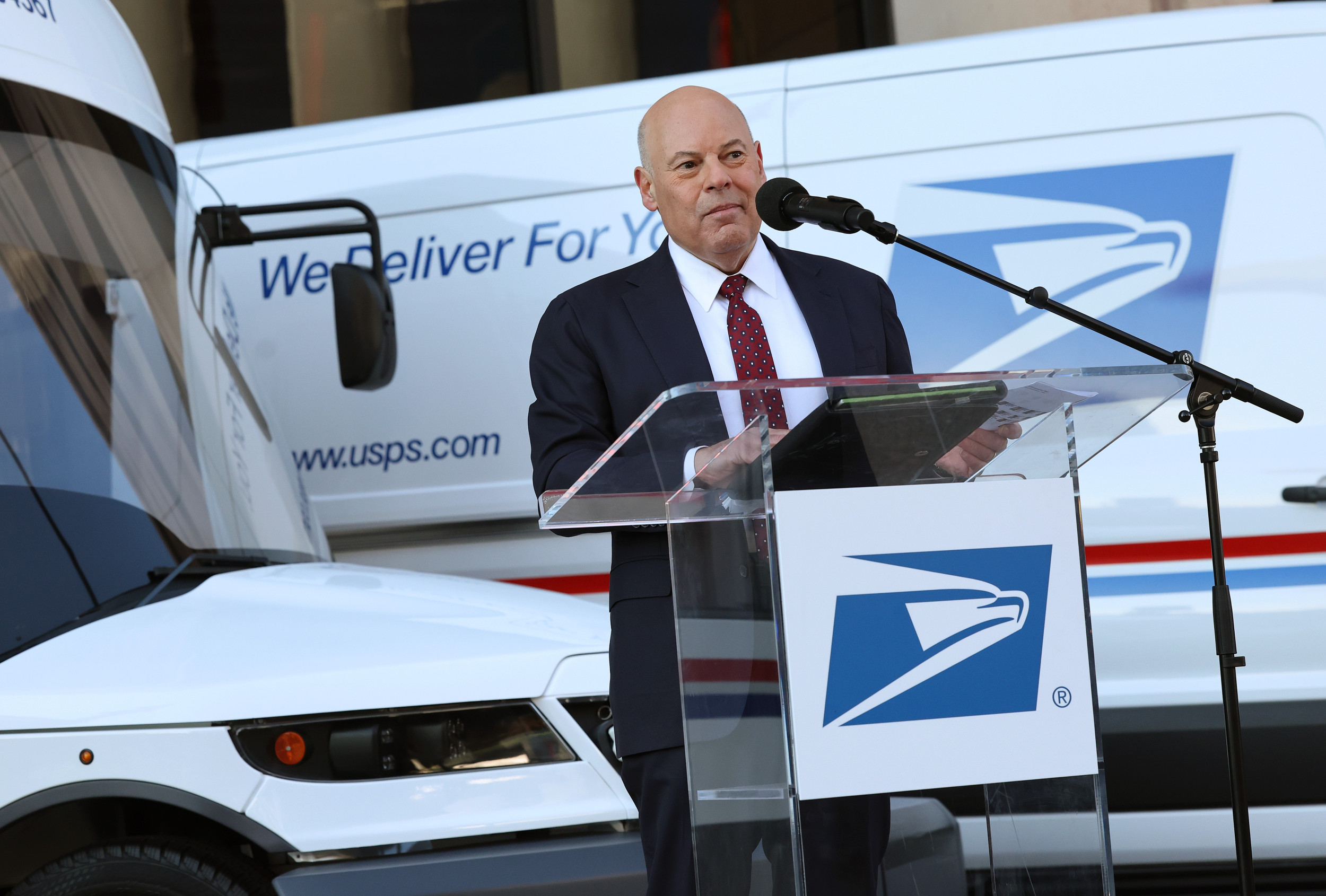 USPS Warning Issued as Top Boss Resigns