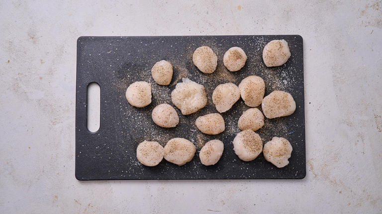 The Classic Garlicky Scallops Provencal Recipe That's Sure To Impress ...