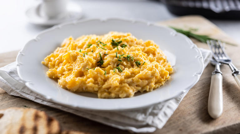 The Unexpected Cooking Method For Perfectly Fluffy Scrambled Eggs Every ...