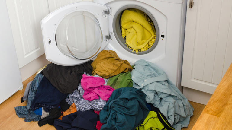 10 Mistakes Everyone Makes When Using Laundry Pods (And How To Use Them ...