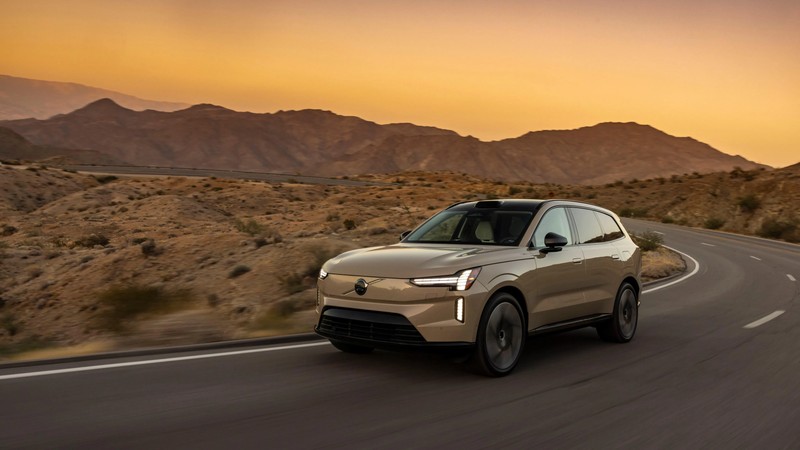 Volvo EX90 named finalist for 2025 World Luxury Car of the Year