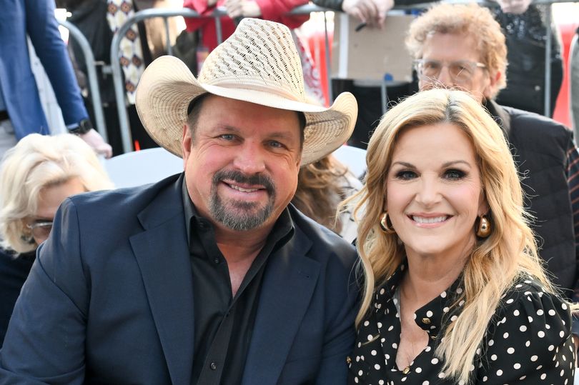 Garth Brooks cries at wife Trisha Yearwood's Hollywood Walk of Fame ...