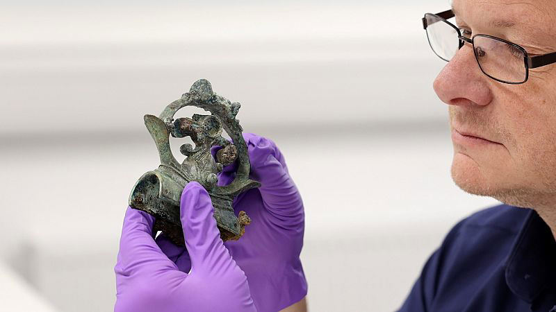 Archaeologists stunned by one of Britain's biggest Iron Age hoards ... Archaeologists stunned by one of Britain's biggest Iron Age hoards ...