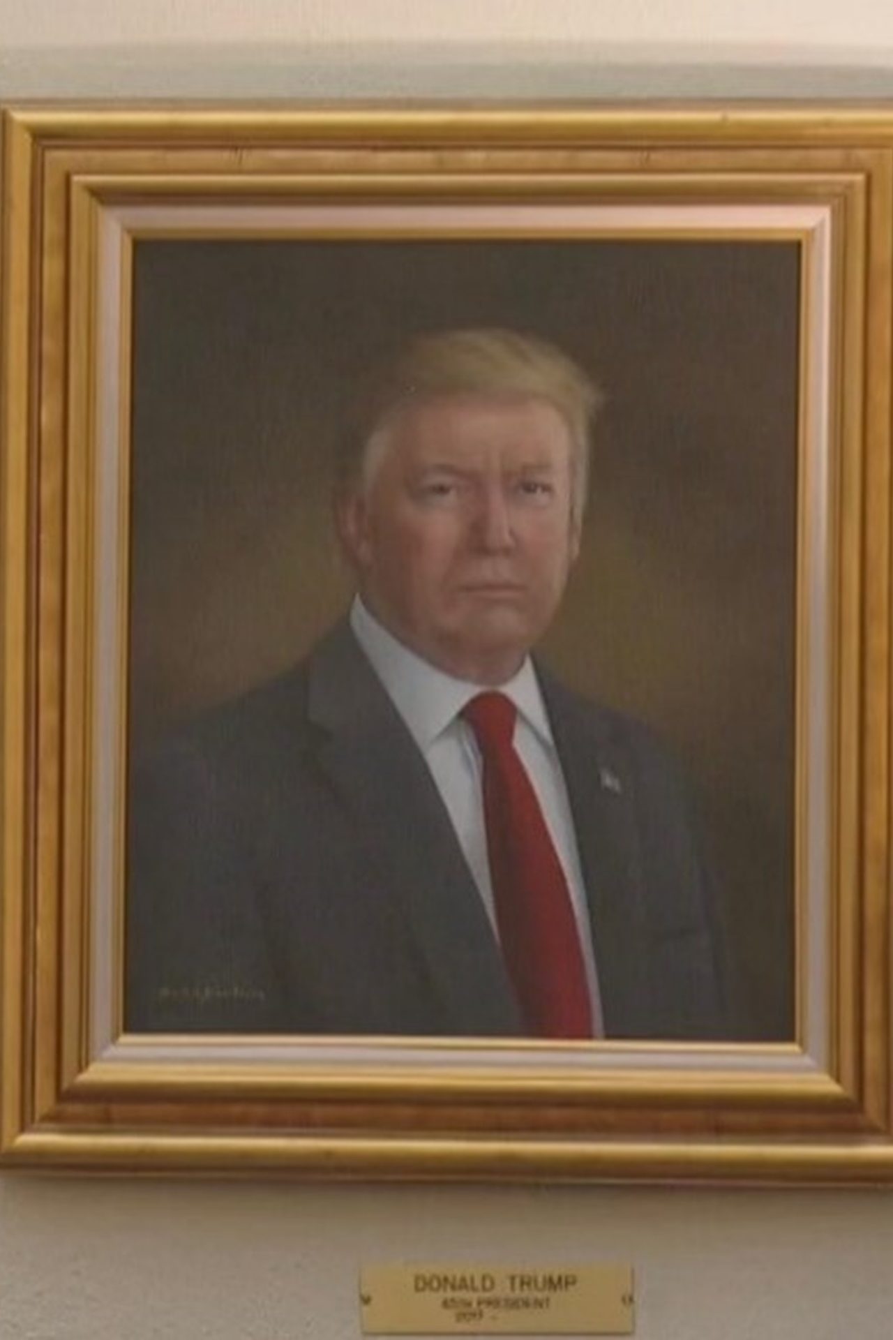 Trump empört: Fordert Entfernung seines eigenen Portraits!