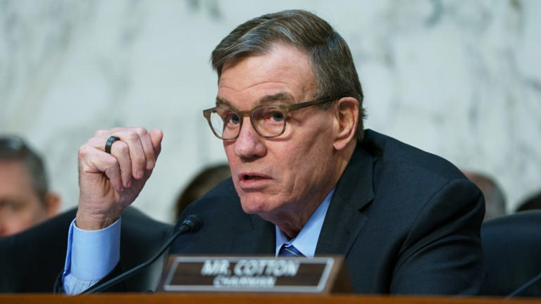 Warner: Trump admin’s defense of Signal chat ‘doesn’t pass the smell test’ Warner: Trump admin’s defense of Signal chat ‘doesn’t pass the smell test’
