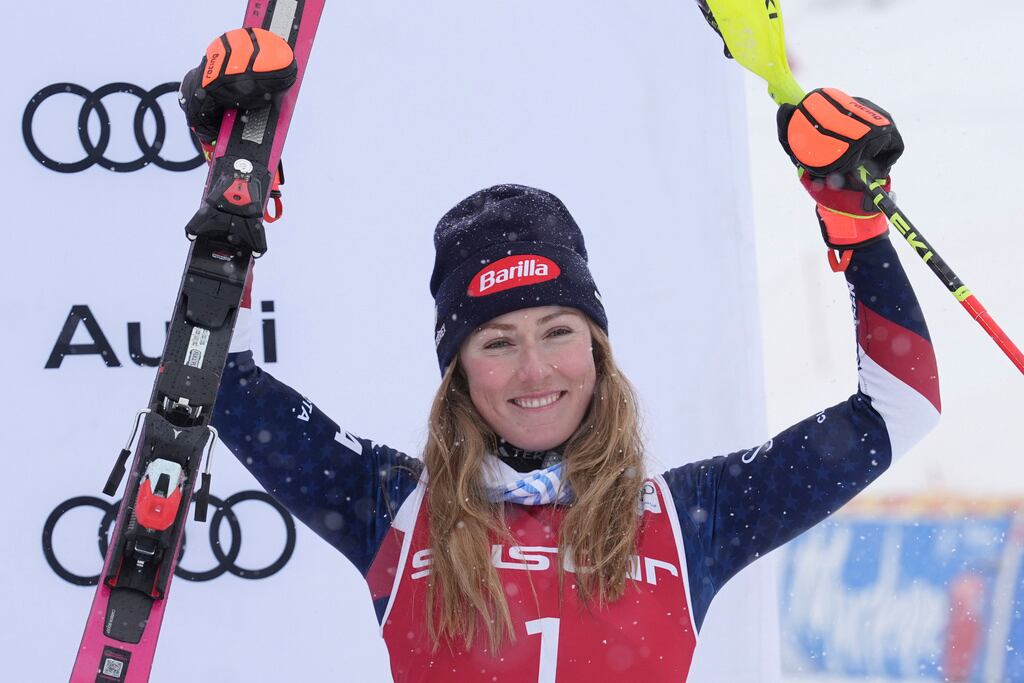 Shiffrin steadily overcoming PTSD in giant slalom after crash, focus on ...