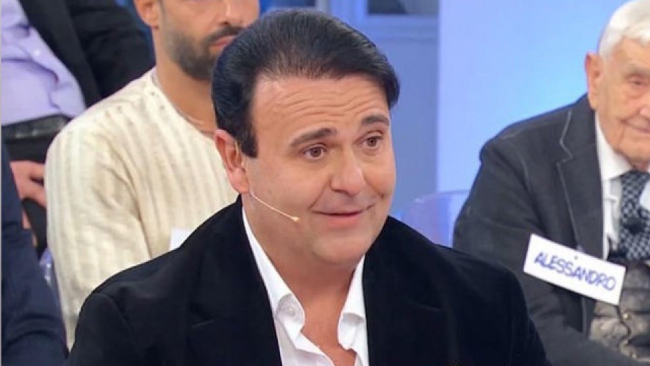 Uomini e Donne, Cosimo "tradisce" Tina Cipollari? Sorpreso a cena con ...