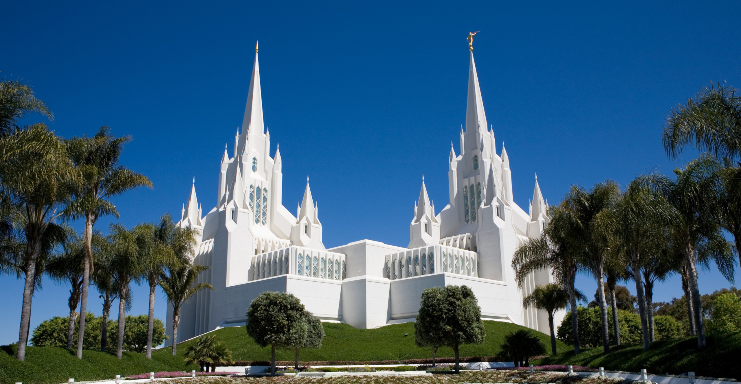 Understanding the architecture of Mormon temples