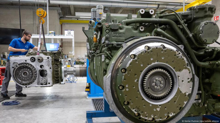 Panzer statt Autos - wie Aufrüstung den deutschen Arbeitsmarkt verändert