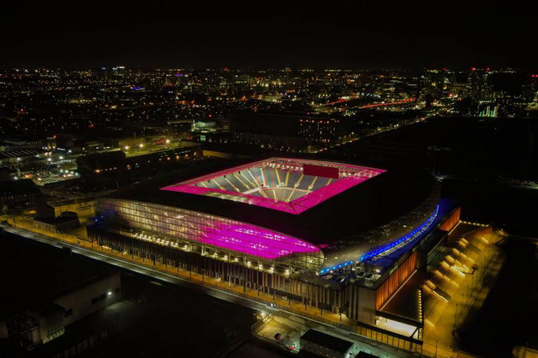 Football fans in stitches over Everton's 'hilarious' half-time snack at ...