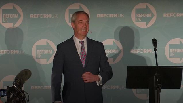 Nigel Farage blasts 'boring', 'loser' protesters after Reform speech in ...