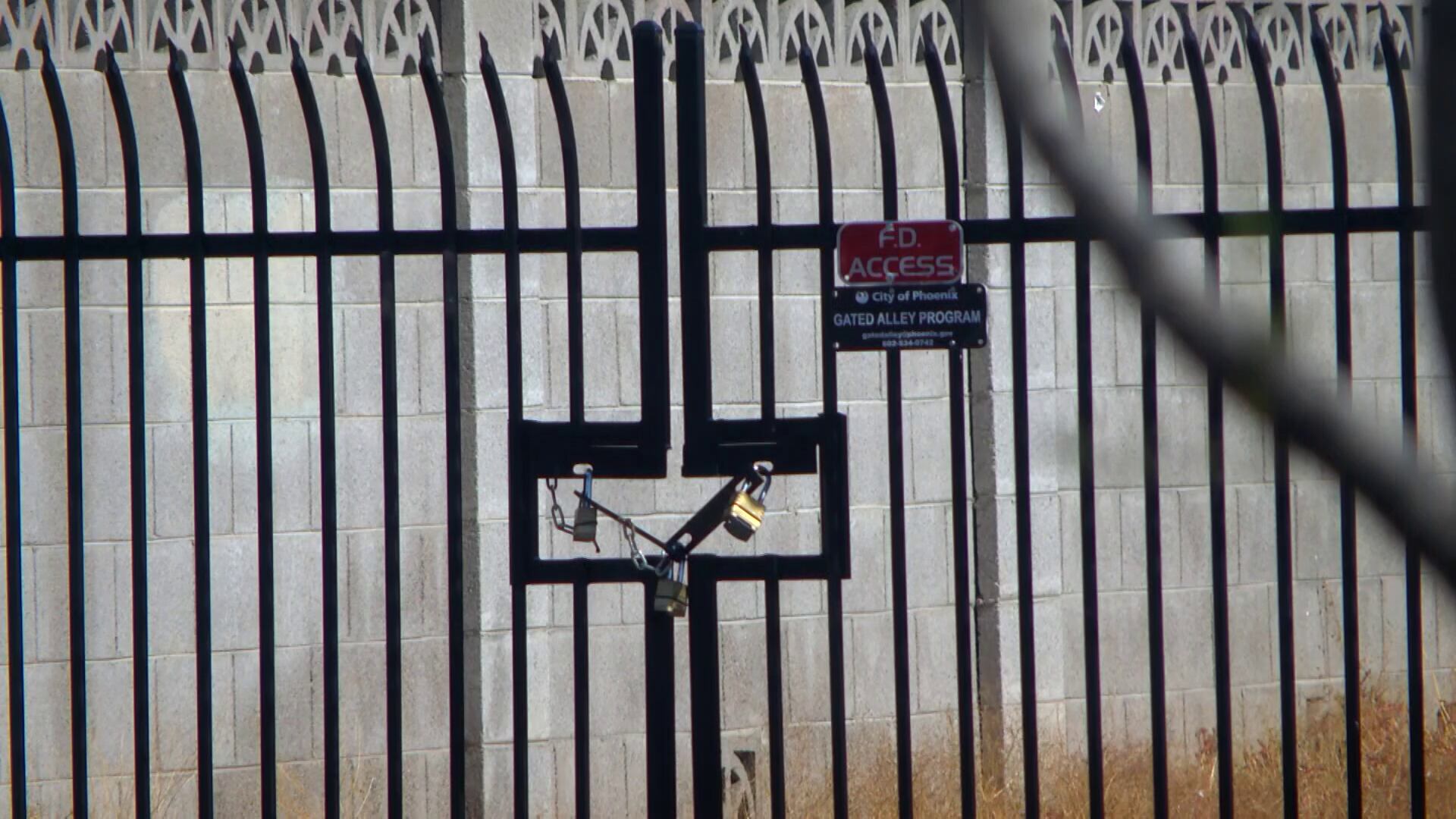 City of Phoenix installs 1,000th alley gate as more residents apply for ...