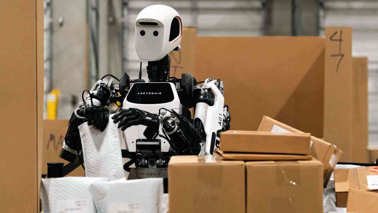 Mercedes-Benz innovates production with humanoid robots to optimize ...