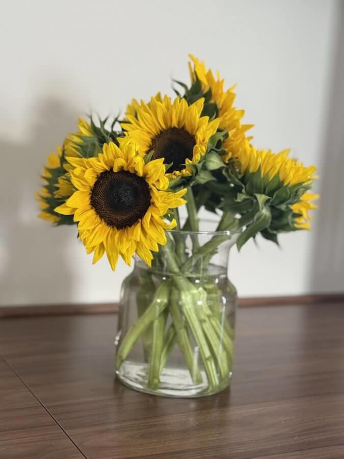 The 10-Stem Sunflower Trick: An Easy Floral Arrangement That Brightens ...