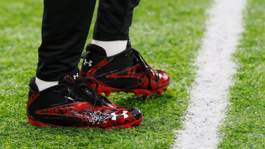 Under Armour Returns to NFL With Shoe and Glove Deal