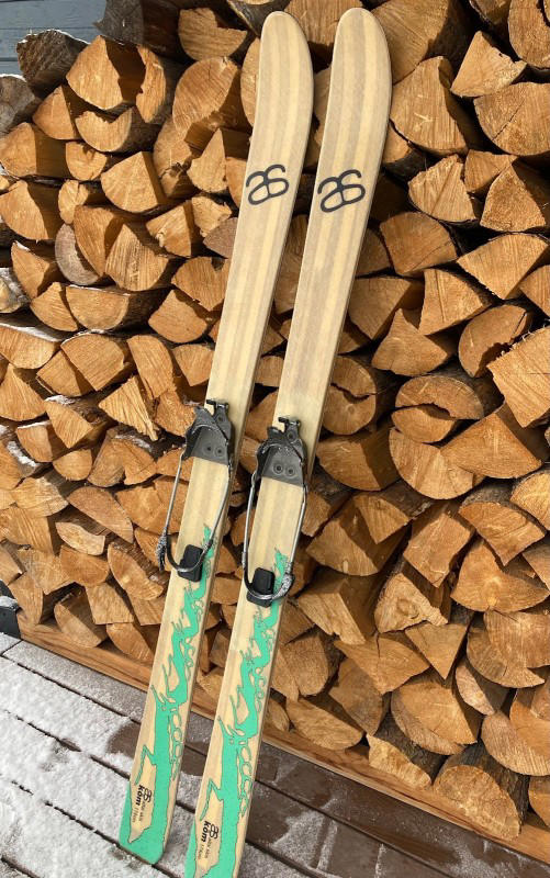From Leather Straps to Modern Tech: The Evolution of Ski Bindings