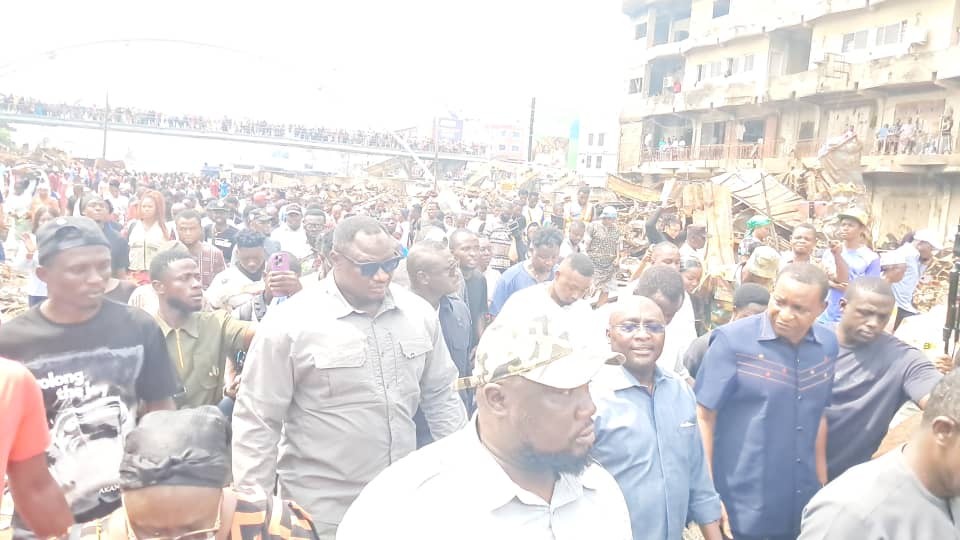 Former Vice President visits Adum Blue Light fire disaster scene