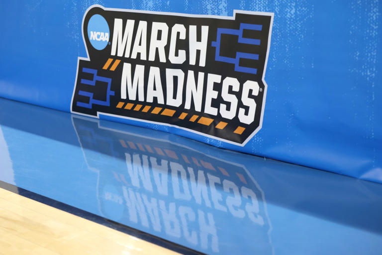 Warren Buffett finally hands out $1M grand prize in Berkshire Hathaway ...