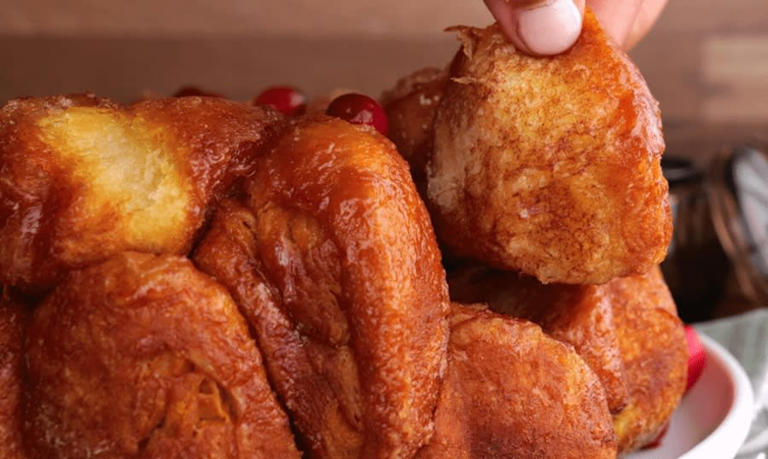 Delicious and easy monkey bread with biscuits