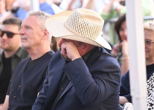 Garth Brooks cries at wife Trisha Yearwood's Hollywood Walk of Fame ...