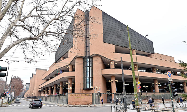 Aiuta studente per filantropia e perde 120mila euro, processo