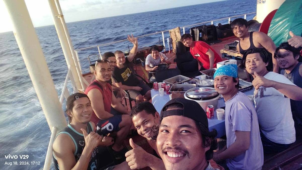 Filipino crew honored by Marshall Islands