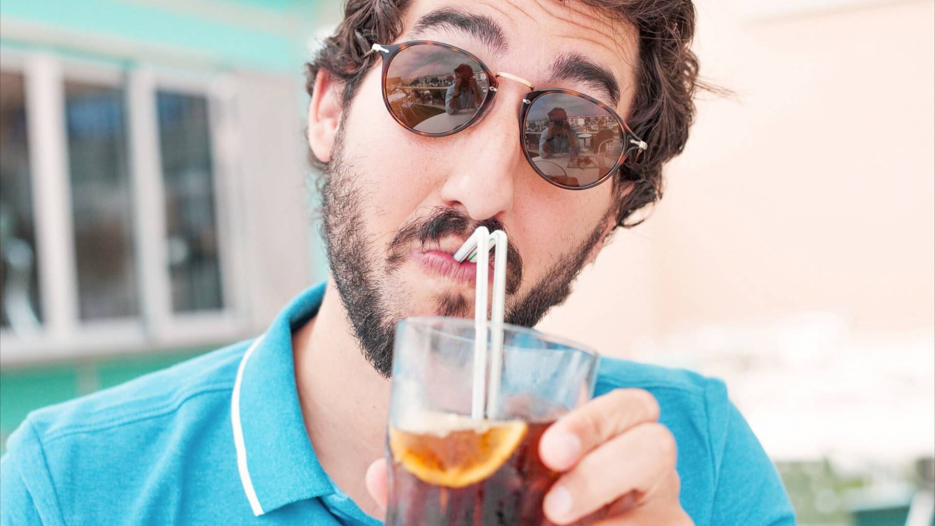 Beber refrescos a diario podría causar daños graves en tu salud bucal ...