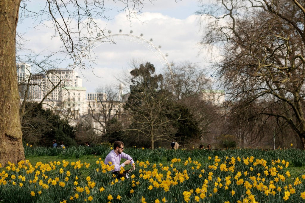 Map shows where it could reach 17°C this before weekend washout