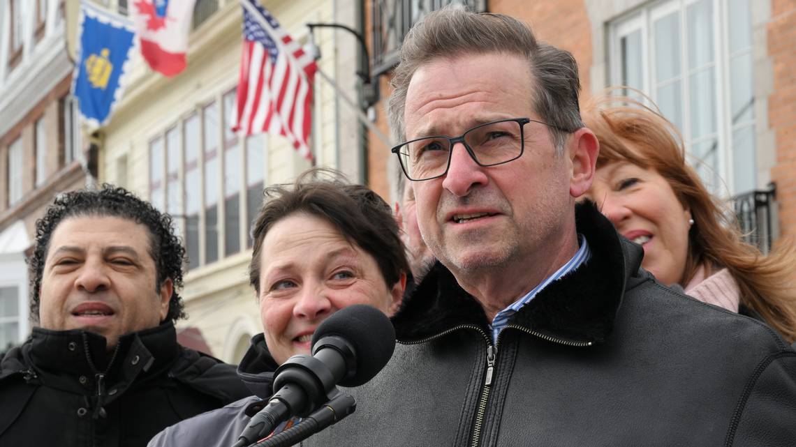 Bloc leader will oppose any pipeline project passing through Quebec, he ...