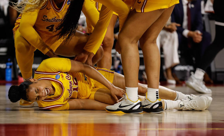 Caitlin Clark’s emotional message to JuJu Watkins after heartbreaking injury