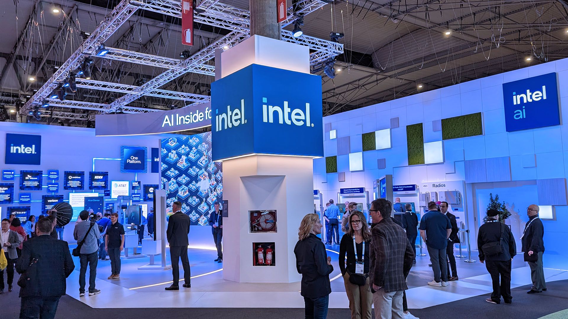 Intel's new CEO, Lip-Bu Tan, will deliver a keynote speech to ...