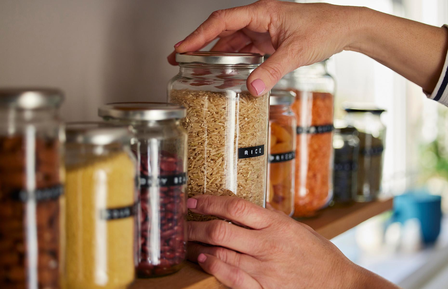 35 handy tips for organising EVERYTHING in your kitchen