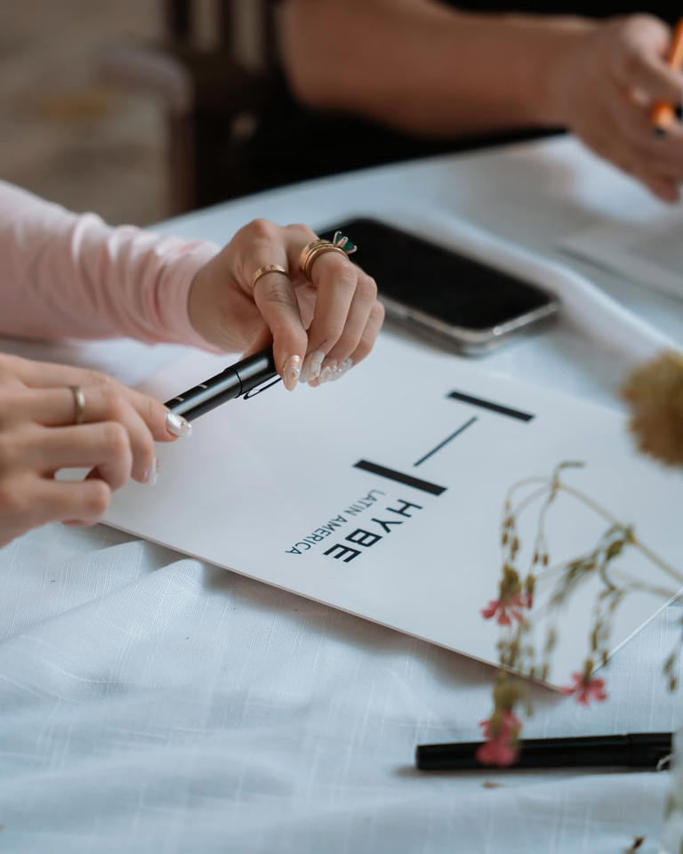 América Fernández inicia su carrera en la música de la mano de HYBE